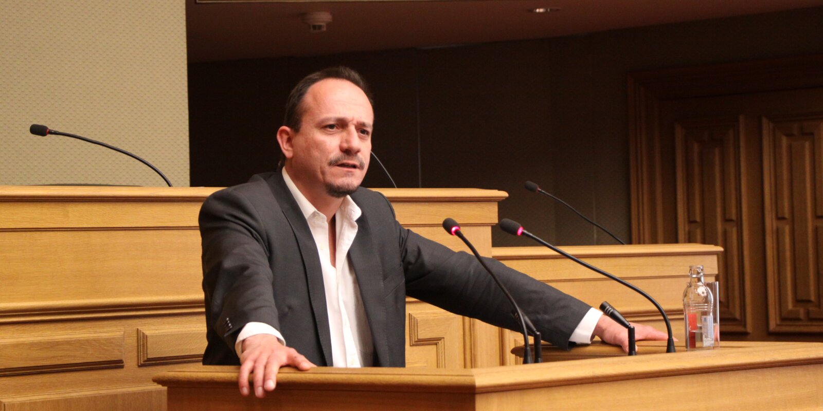 Froestonn an der Chamber: De Marc Baum mat hefteger Kritik um Luc Frieden